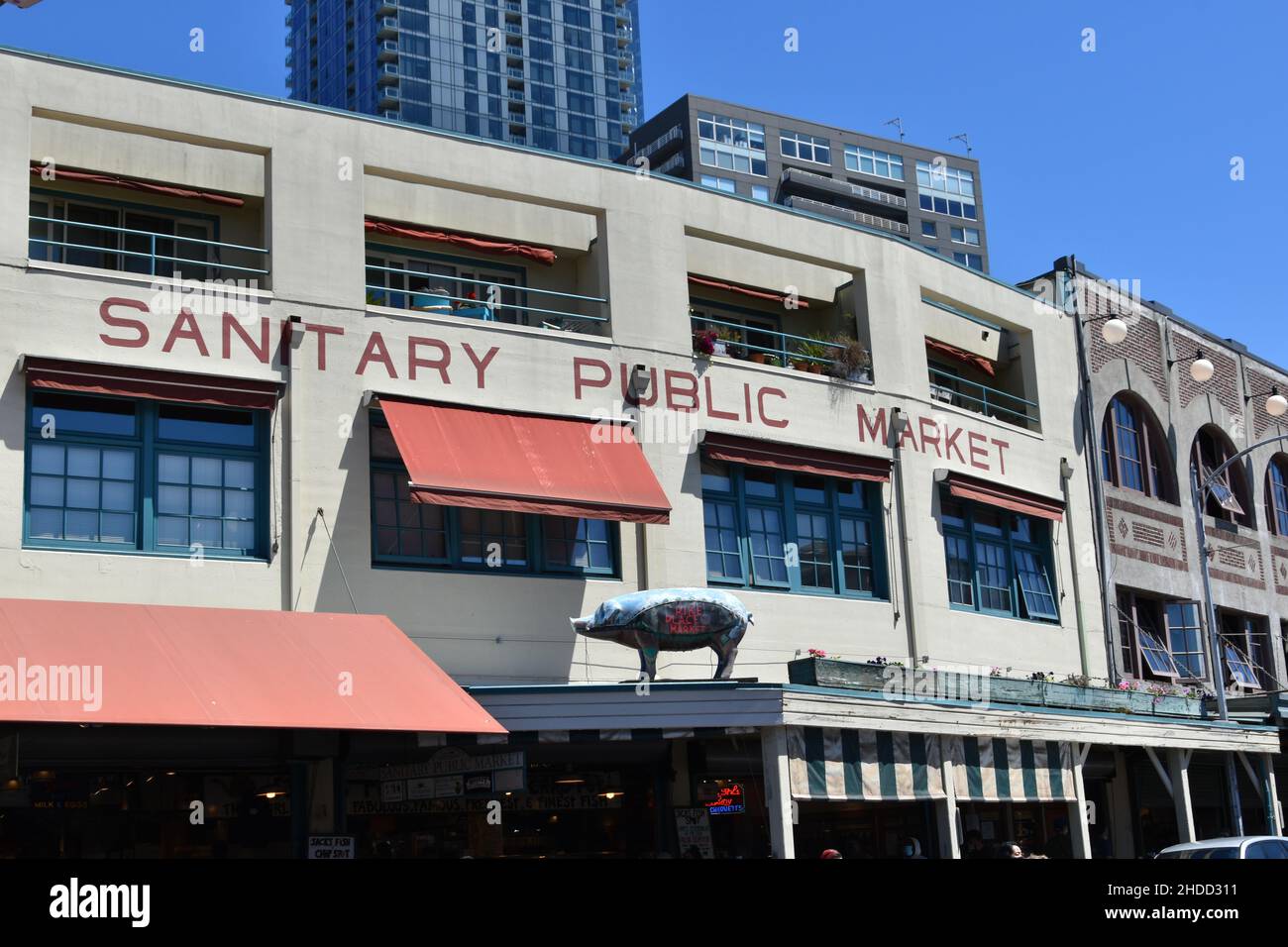 Seattle's iconic Pike Place Public Market above Alaskan Way, Seattle ...