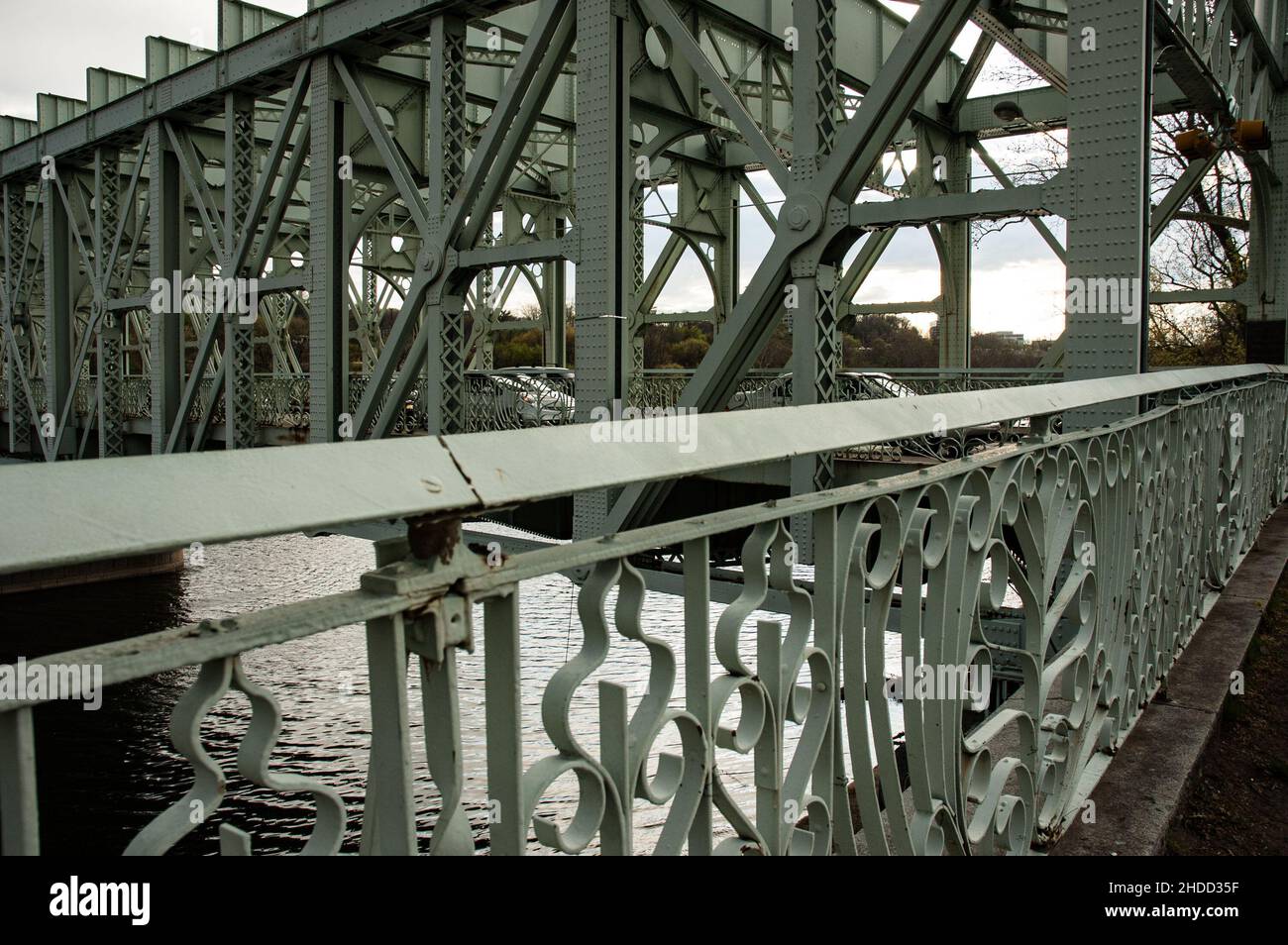 Steel truss bridge philadelphia usa hi-res stock photography and images ...