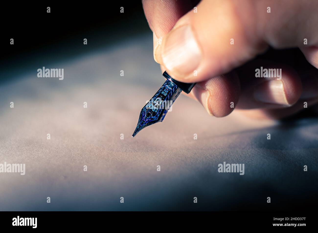 Hand holding fountain pen hi-res stock photography and images - Alamy