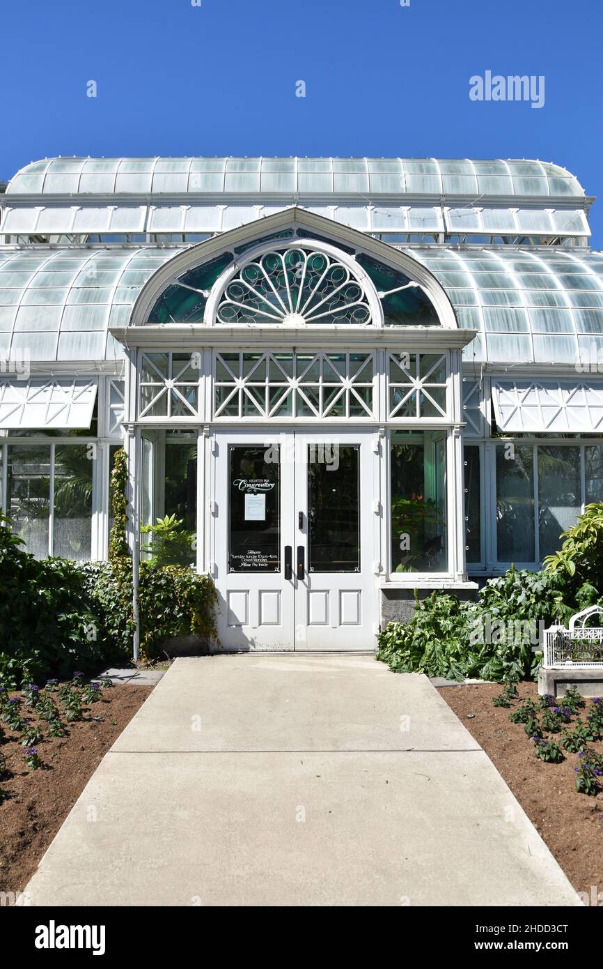 Volunteer Park in Seattle's Capitol Hill neighborhood featuring the ...
