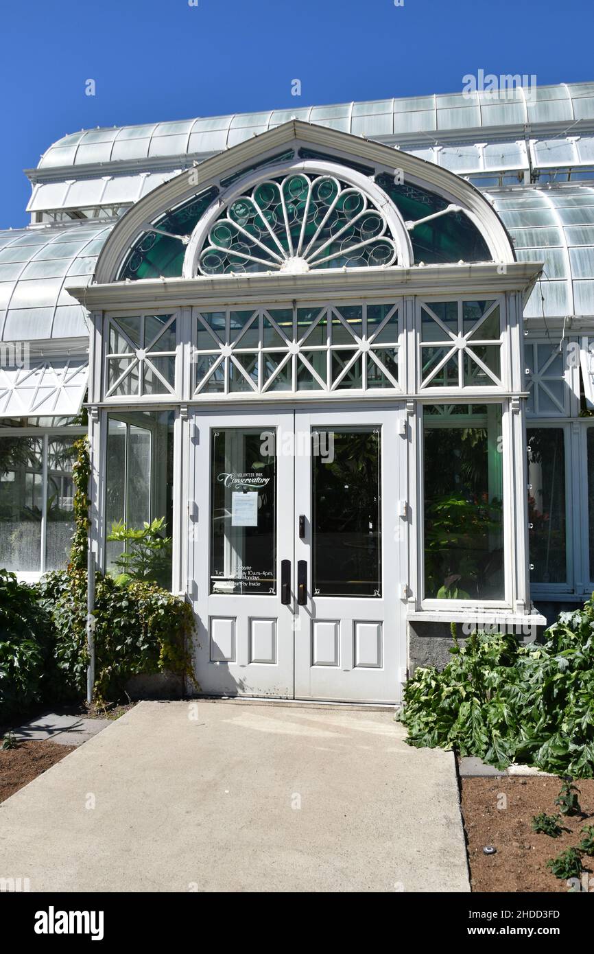 Volunteer Park in Seattle's Capitol Hill neighborhood featuring the ...