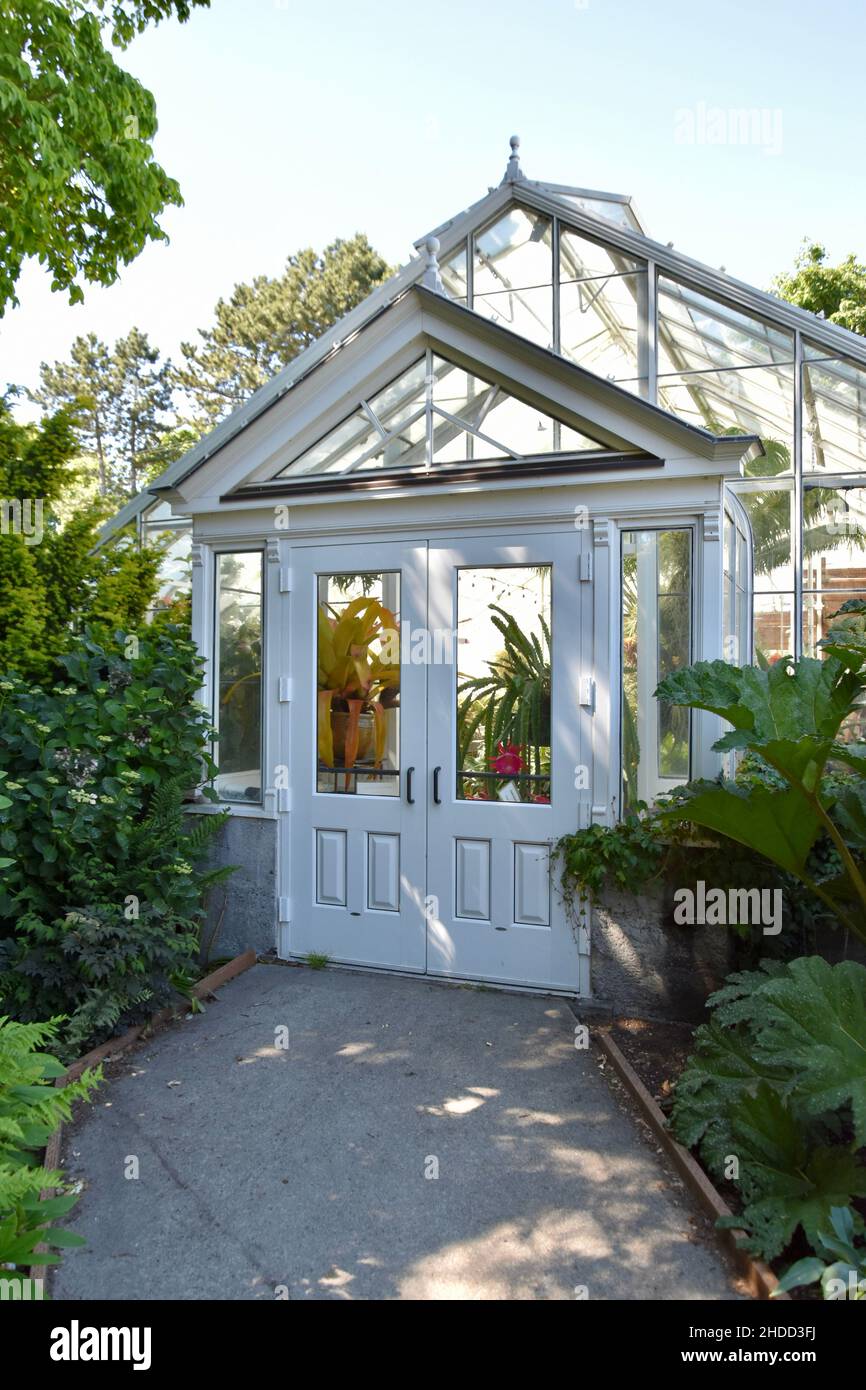 Volunteer Park in Seattle's Capitol Hill neighborhood featuring the ...