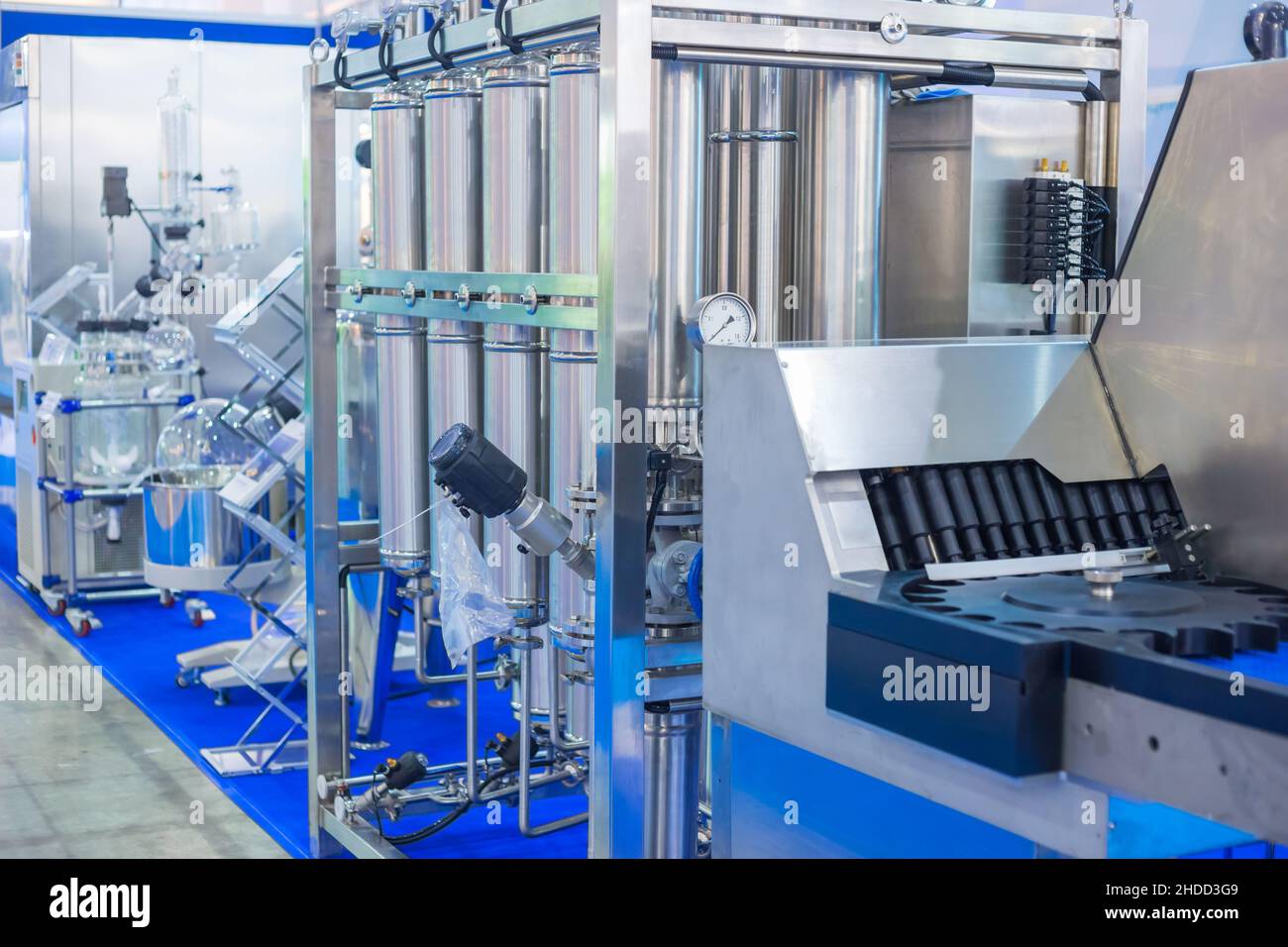 Medicine manufacture production line hi-res stock photography and ...