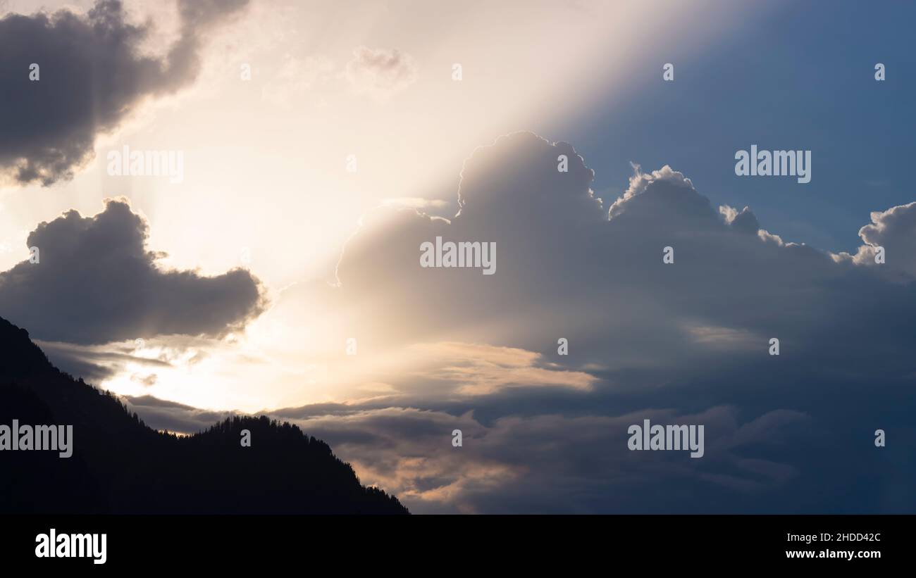 Spectacular alpine setting hi-res stock photography and images - Alamy