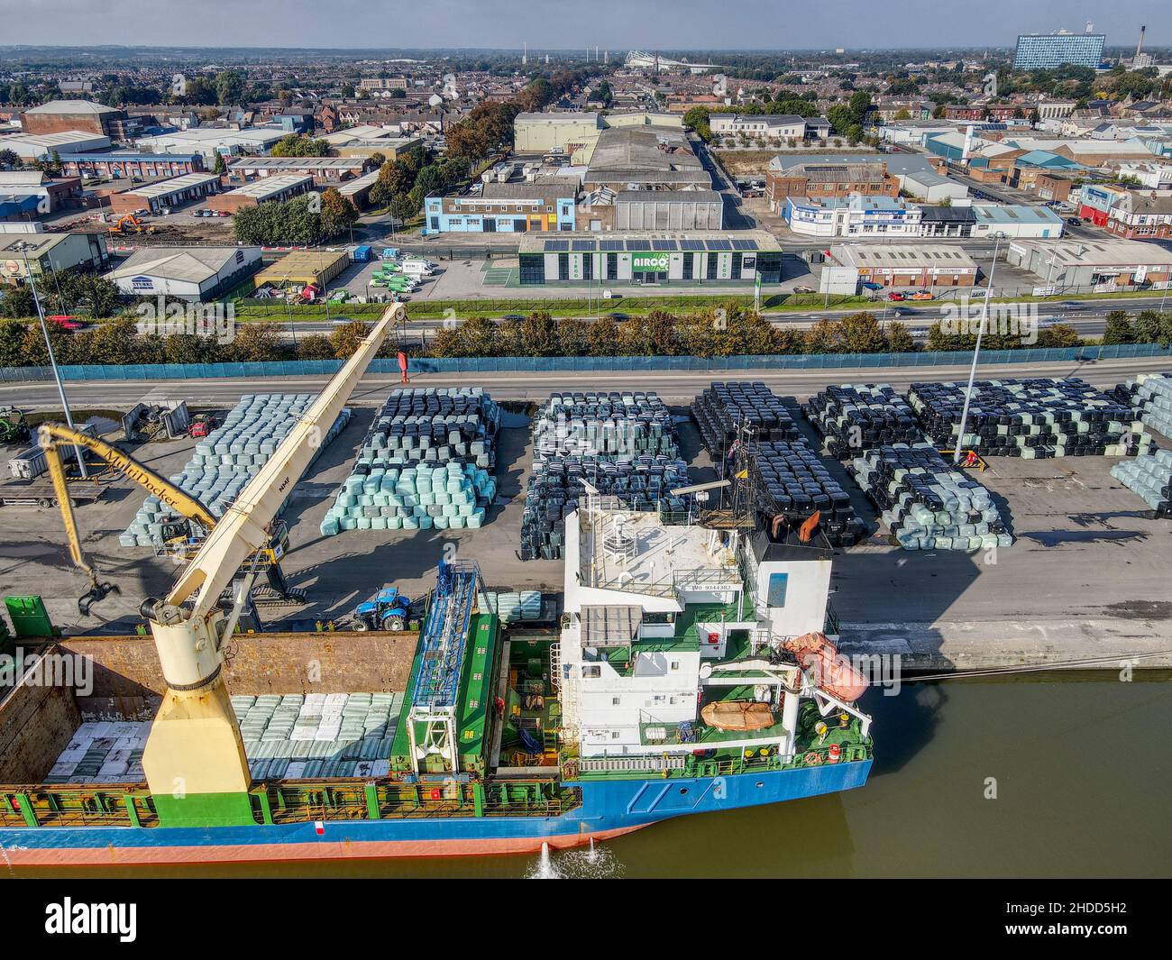 Aerial view of container ships hi-res stock photography and images - Alamy