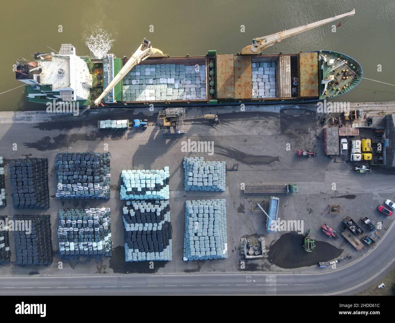 Aerial view of ship being loaded hi-res stock photography and images ...