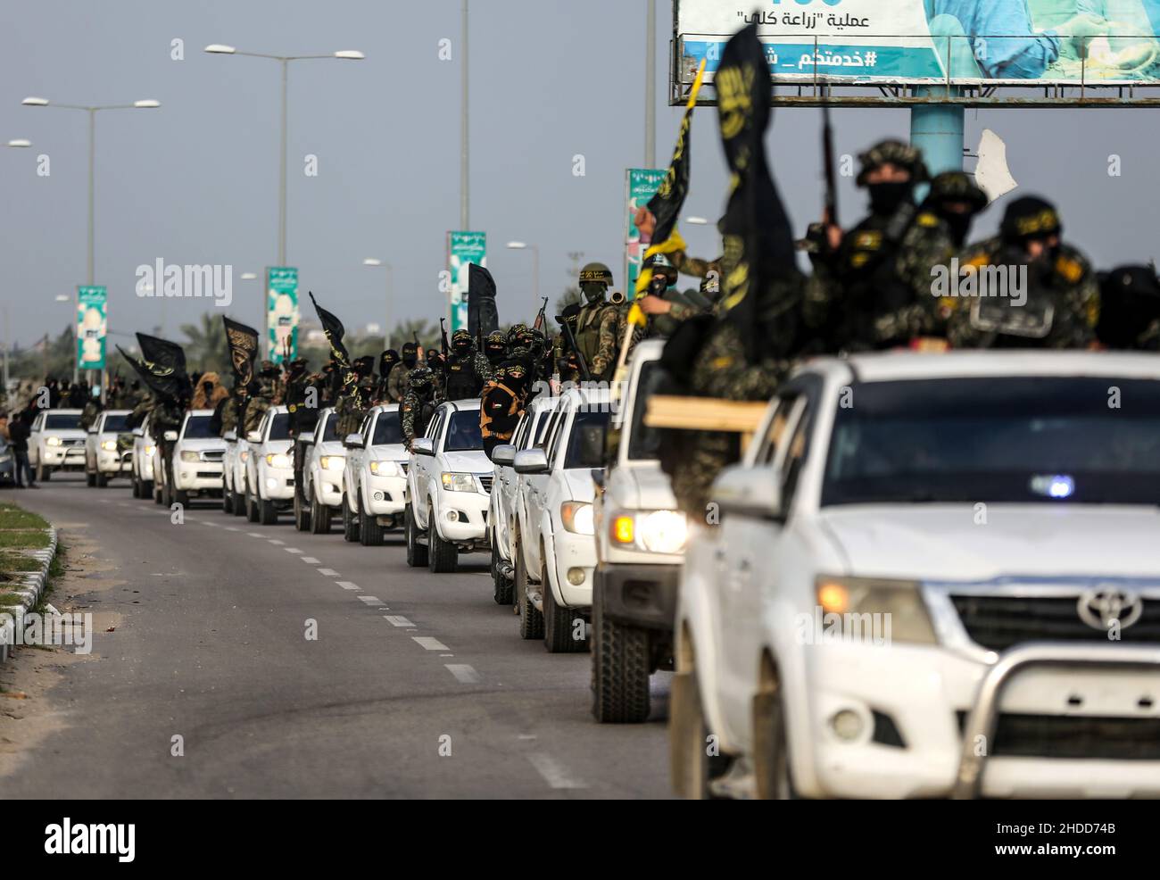 Masked gunmen from Saraya al-Quds, the armed wing of Islamic Jihad ...