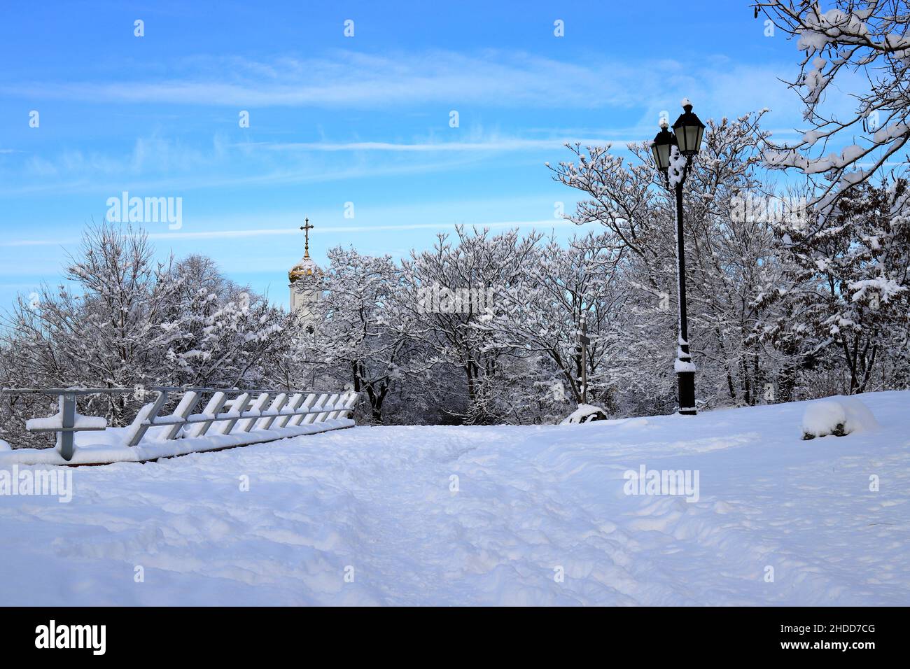 Christmas winter street background with lantern. Picturesque winter ...
