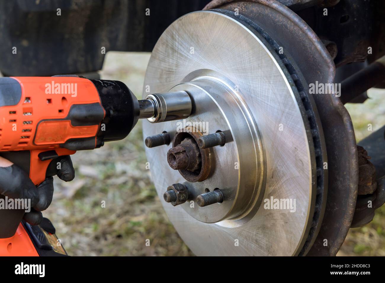 Assembly of axle and wheel hi-res stock photography and images - Alamy