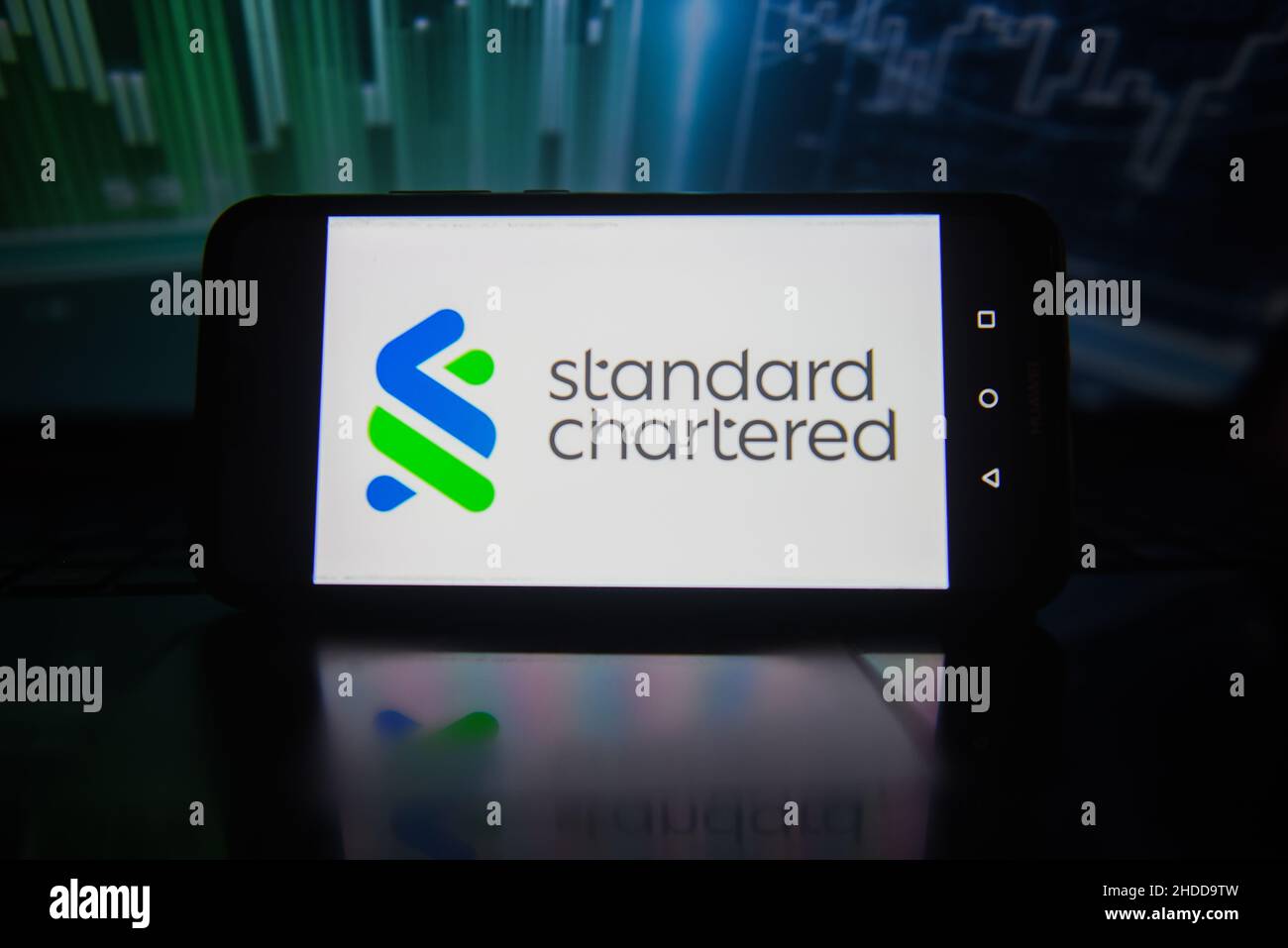 Standard chartered logo hi-res stock photography and images - Alamy