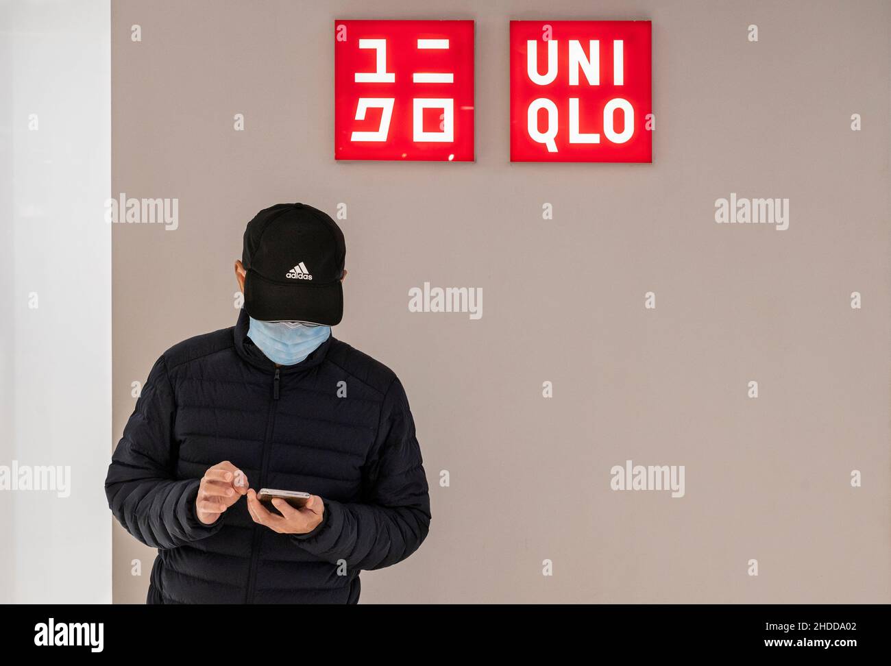 Uniqlo store outside hi-res stock photography and images - Alamy