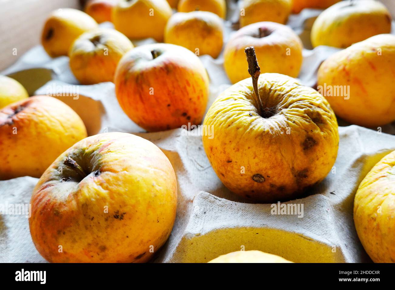 Apfel lagern hi-res stock photography and images - Alamy
