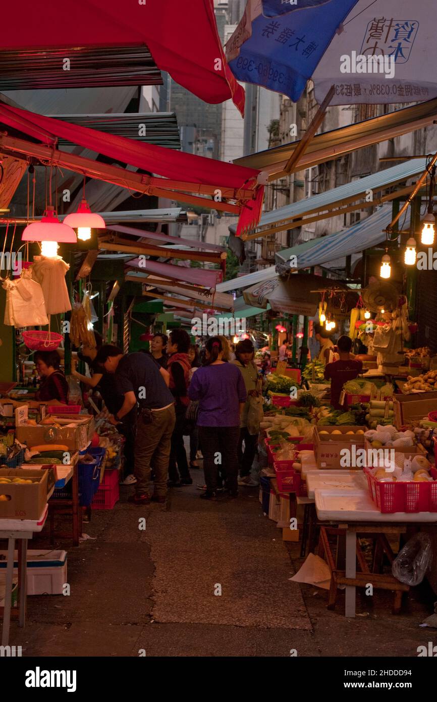 Graham Street Market in the early evening, Hong Kong Stock Photo - Alamy