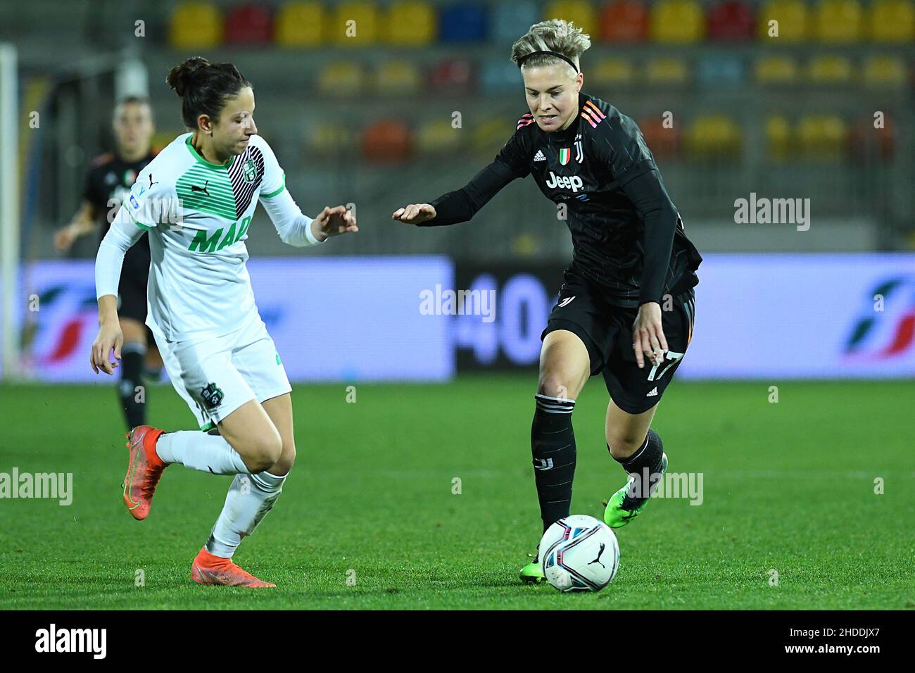 Femminile erika hi-res stock photography and images - Alamy
