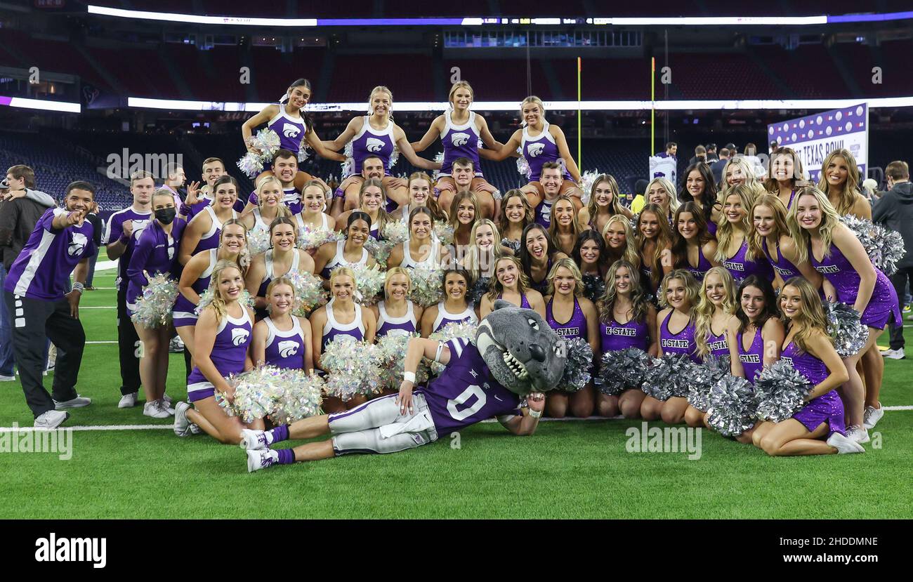 Houston, TX, USA. 4th Jan, 2022. The Kansas State cheerleaders and ...