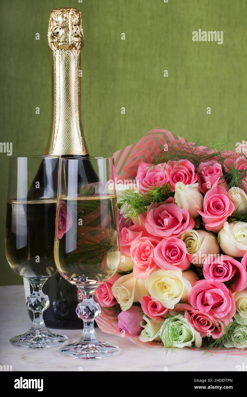 Champagne and jewel hi-res stock photography and images - Alamy