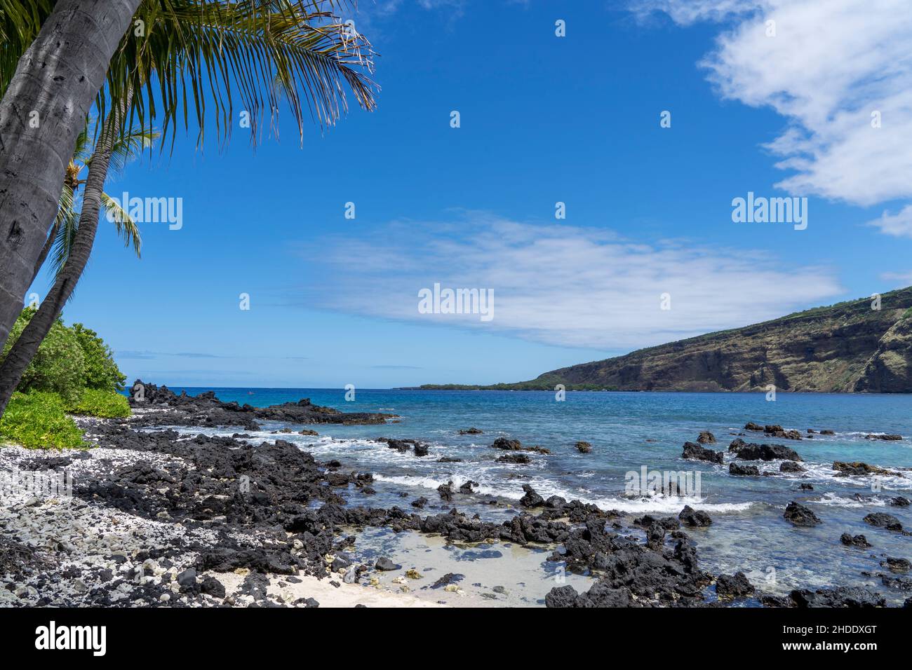 The Manini Beach in the Kealakekua Bay in Big Island, Hawaii Stock ...