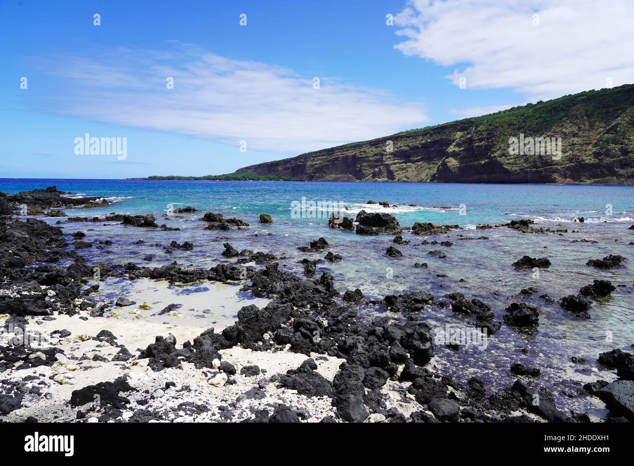 The Manini Beach in the Kealakekua Bay in Big Island, Hawaii Stock ...