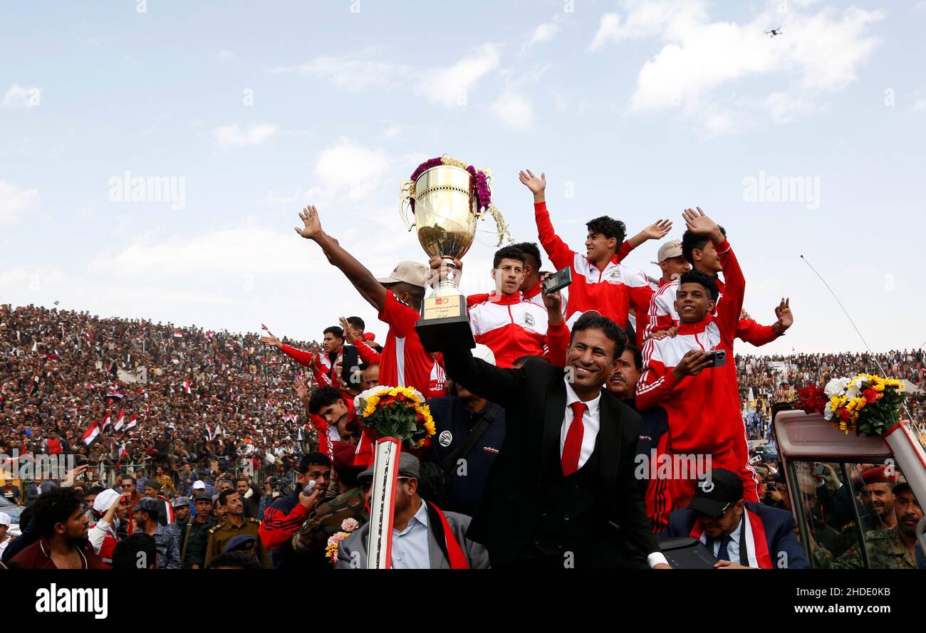 Sanaa, Yemen. 5th Jan, 2022. Football players from the Yemeni under-15 ...
