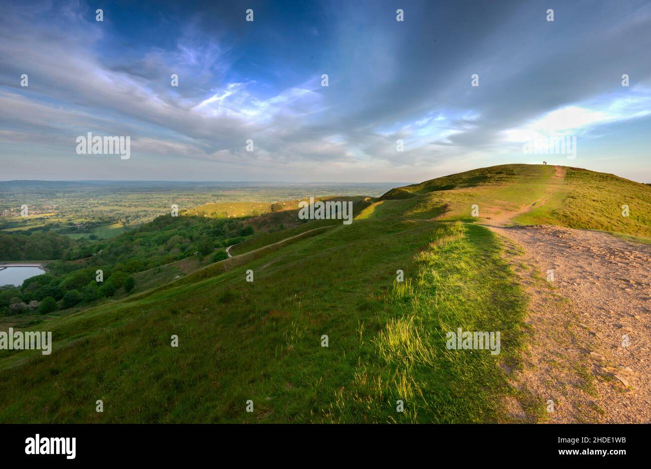 The summer sun rising over Worcestershire countryside,shining low ...