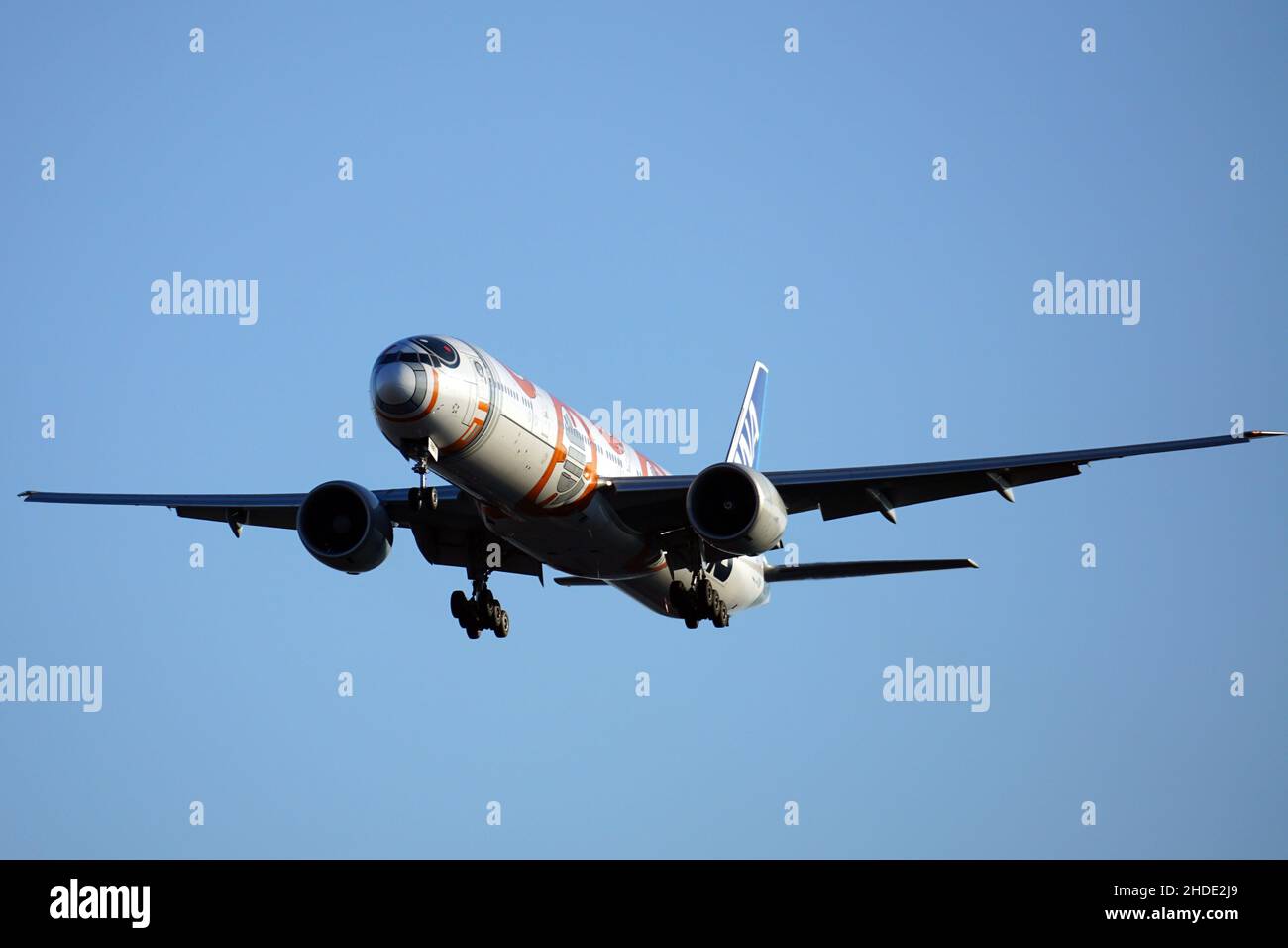 ANA Boeing 777 with Star Wars BB-8 livery prepares to land at Chicago O ...