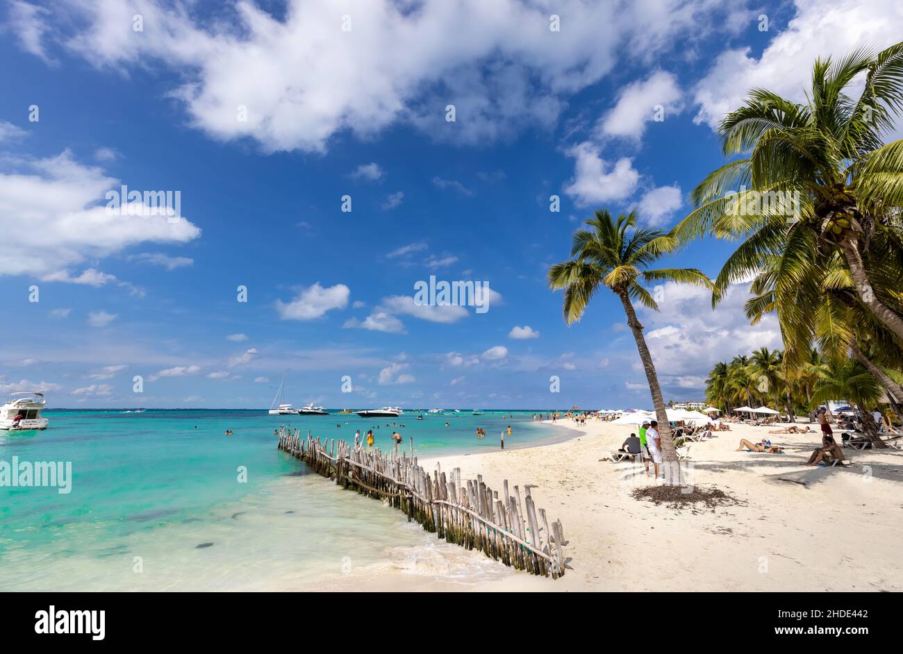 Serene turquoise Isla Mujeres beach Playa Norte famous for emerald ...