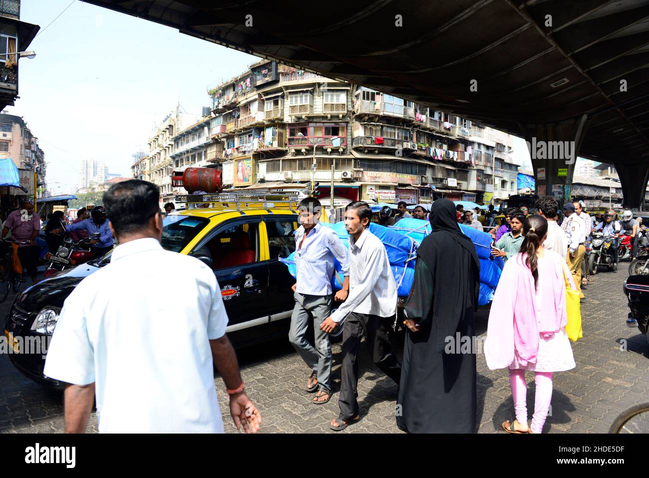 Bhendi Bazar flyover in Mumbai, India Stock Photo - Alamy