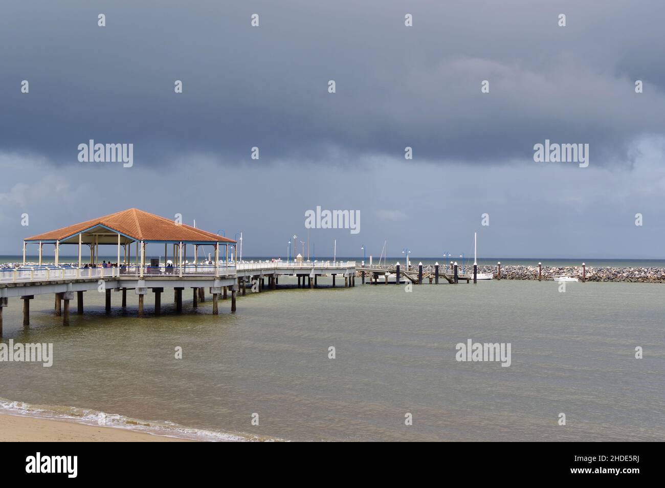 Storm Clouds build over Redcliffe Jetty, Queensland Stock Photo - Alamy