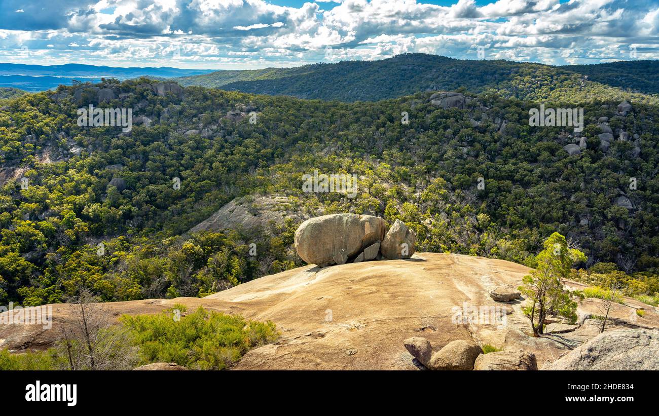 Stunning landscape view in Girraween National Park, Queensland ...