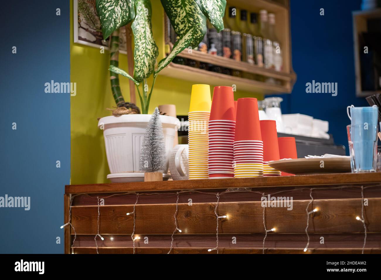 Disposable coffee cup pile hi-res stock photography and images - Alamy