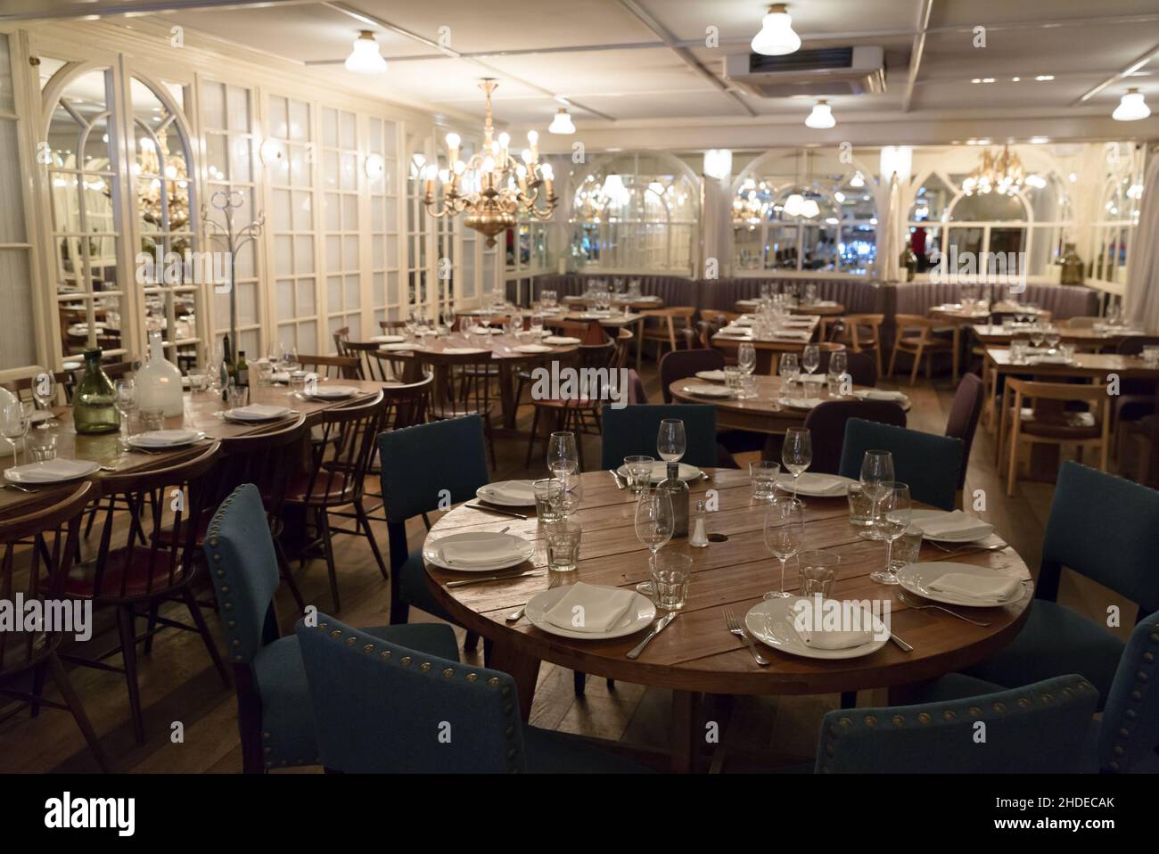 Stylish restaurant hall Stock Photo - Alamy