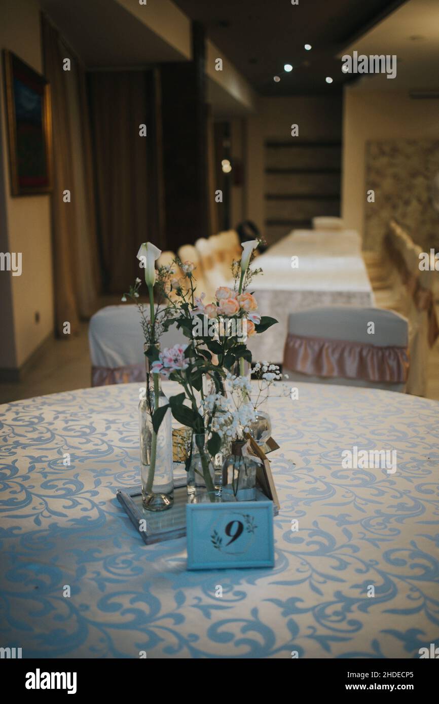 One table set up hi-res stock photography and images - Alamy