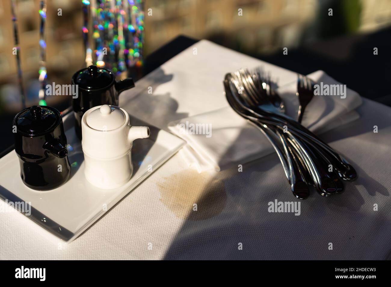 Damaged table cloth hi-res stock photography and images - Alamy