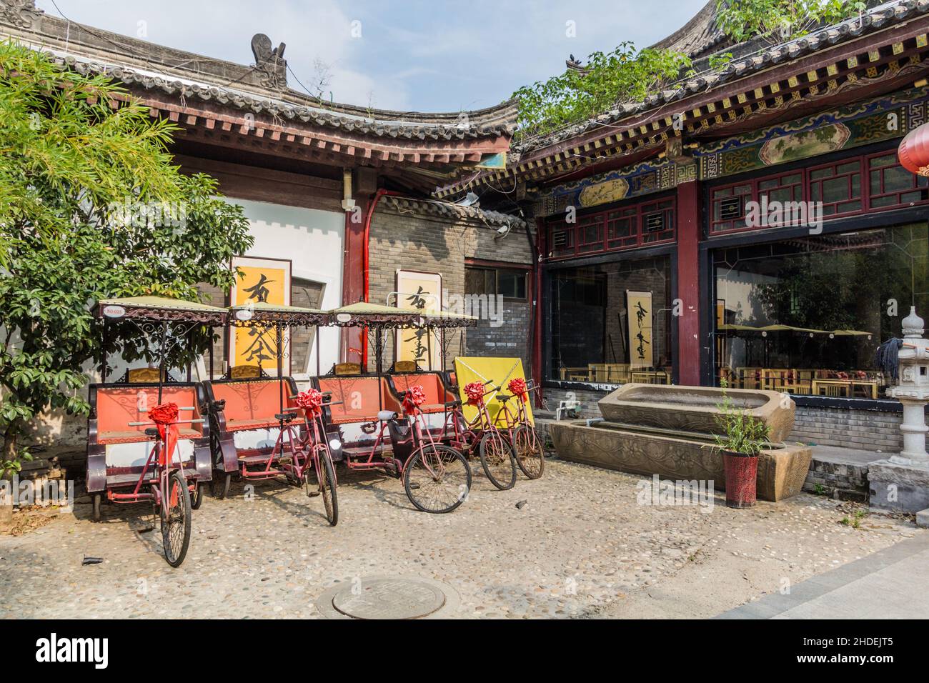 Chinese rickshaws hi-res stock photography and images - Alamy