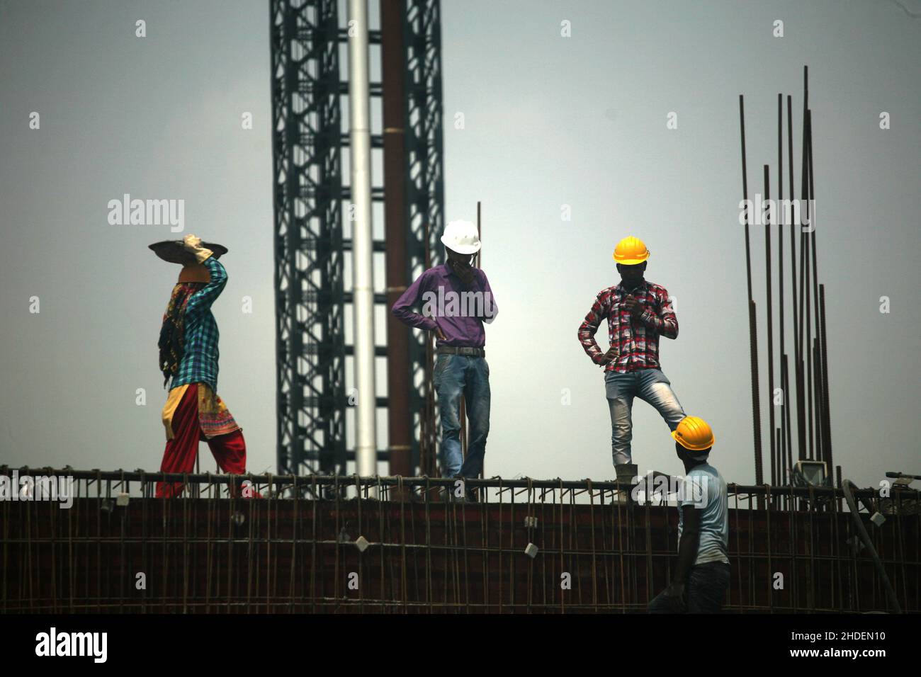 Labourers construction site delhi india hi-res stock photography and ...
