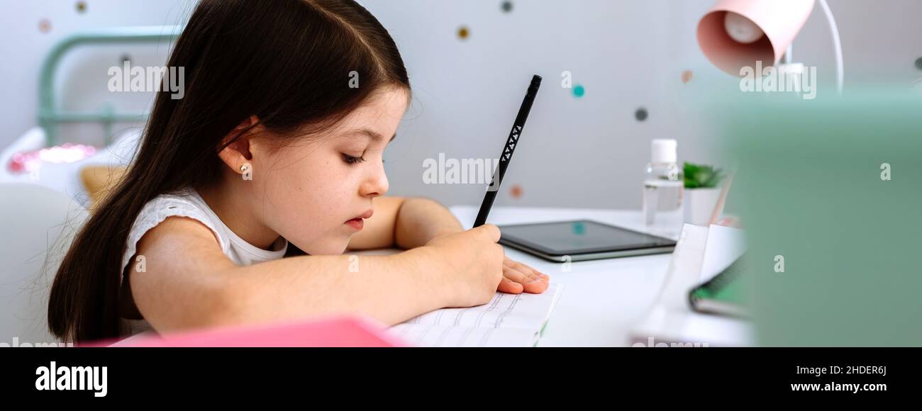 Desk sitting profile hi-res stock photography and images - Alamy