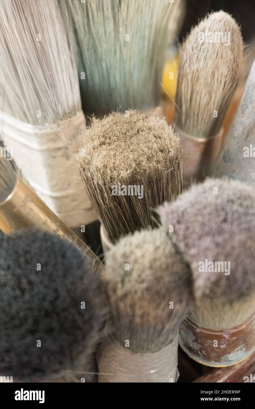 Used paint brushes hi-res stock photography and images - Alamy