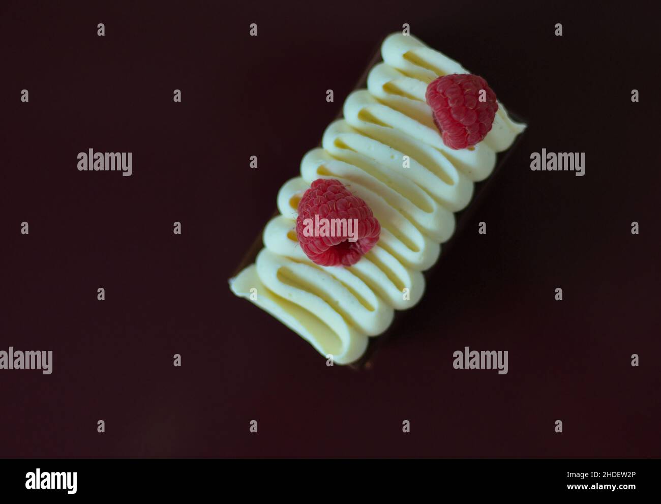 White cake from top hi-res stock photography and images - Alamy