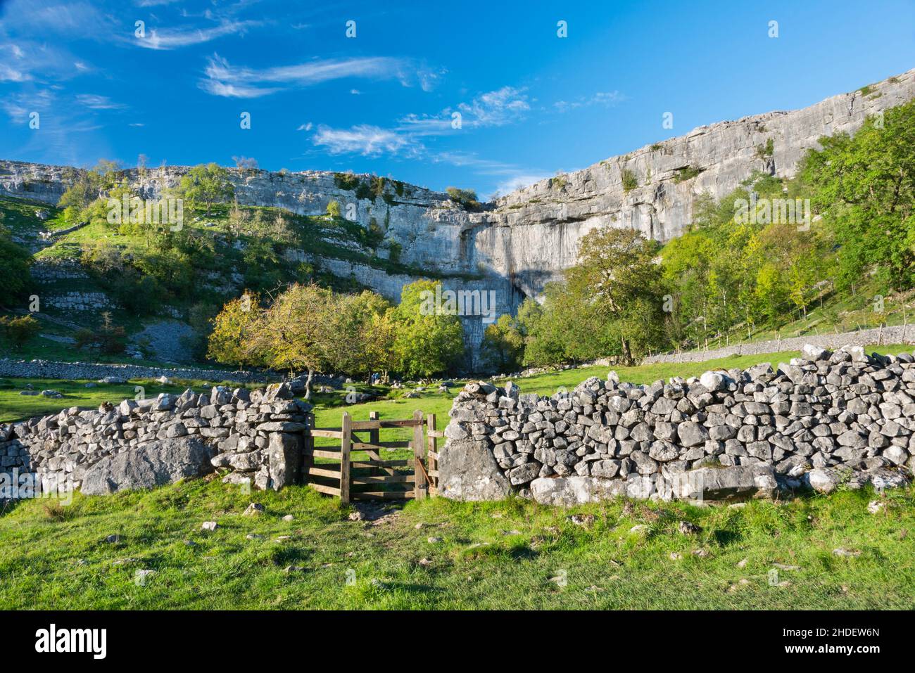 malham cove, malham, yorkshire dales, england Stock Photo - Alamy