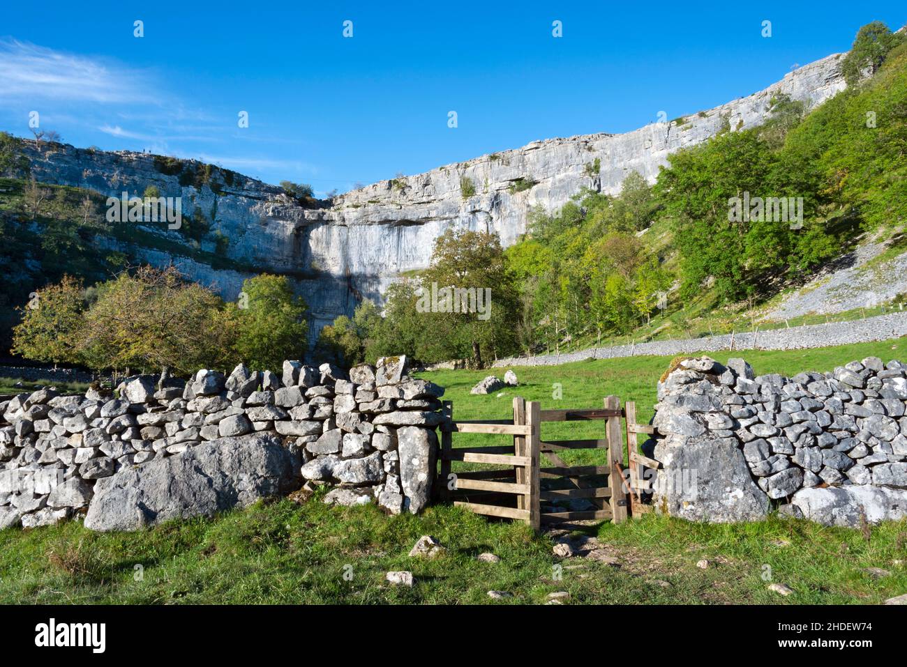 malham cove, malham, yorkshire dales, england Stock Photo - Alamy