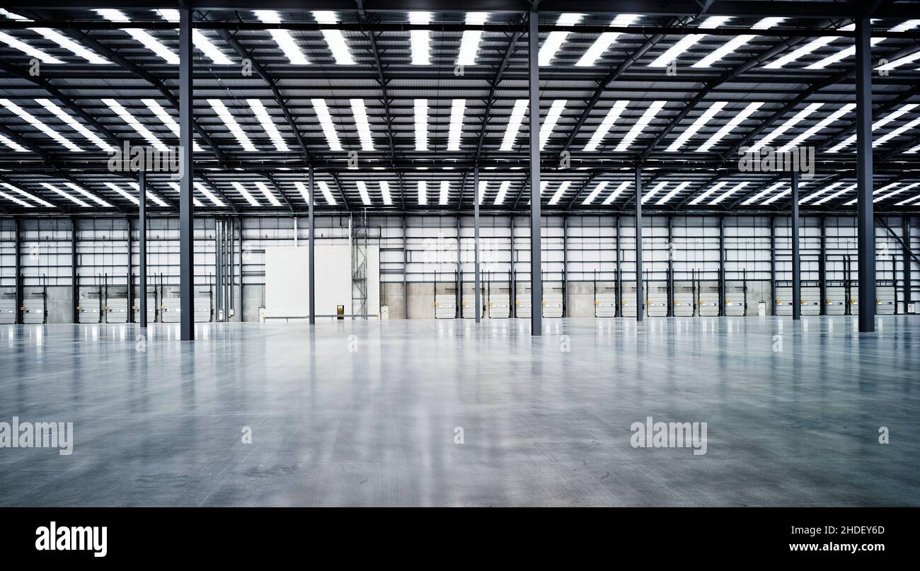 Distribution centre, Maersk trucking, DP World London Gateway Stock ...