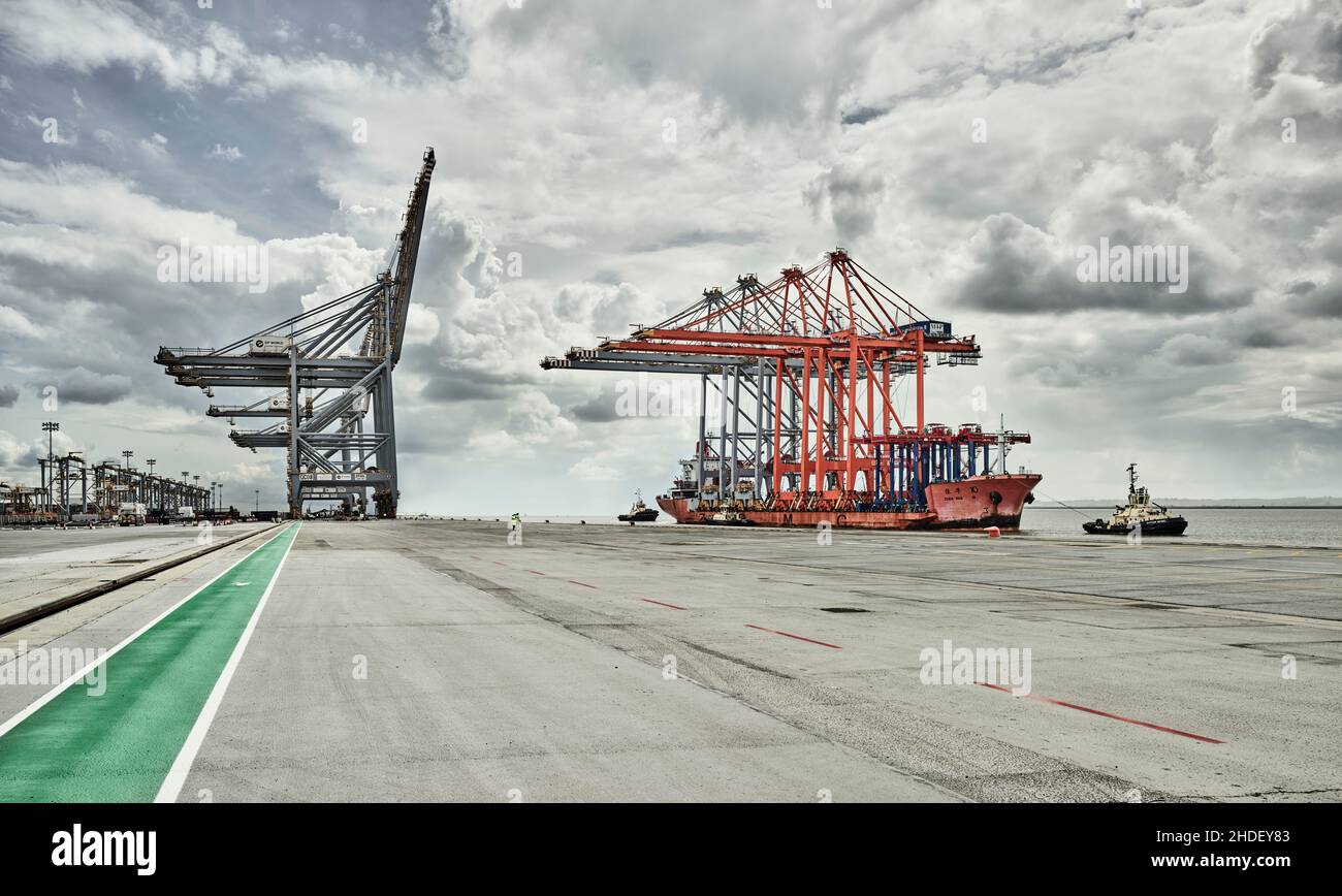 Ports and shipping hi-res stock photography and images - Alamy