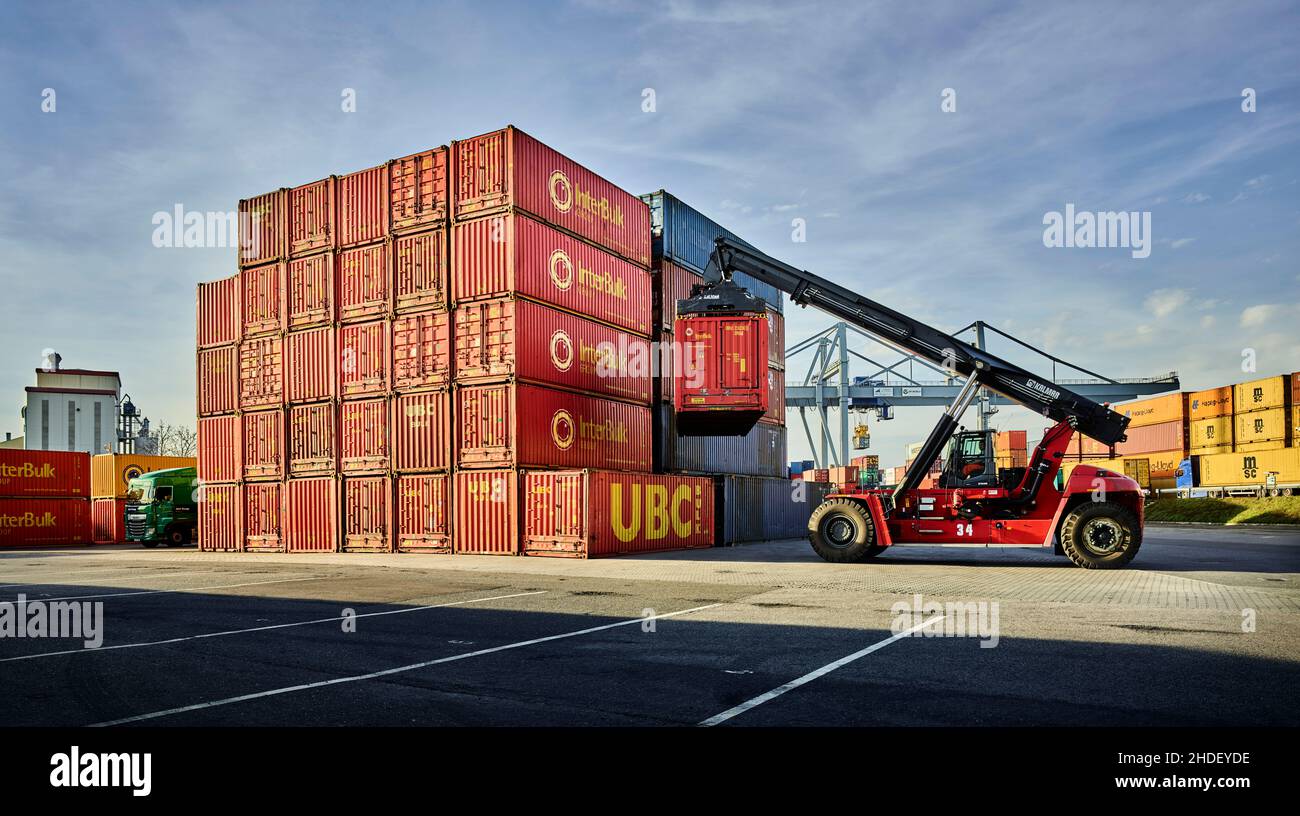 Logistics, reach stacker, container movements Stock Photo - Alamy