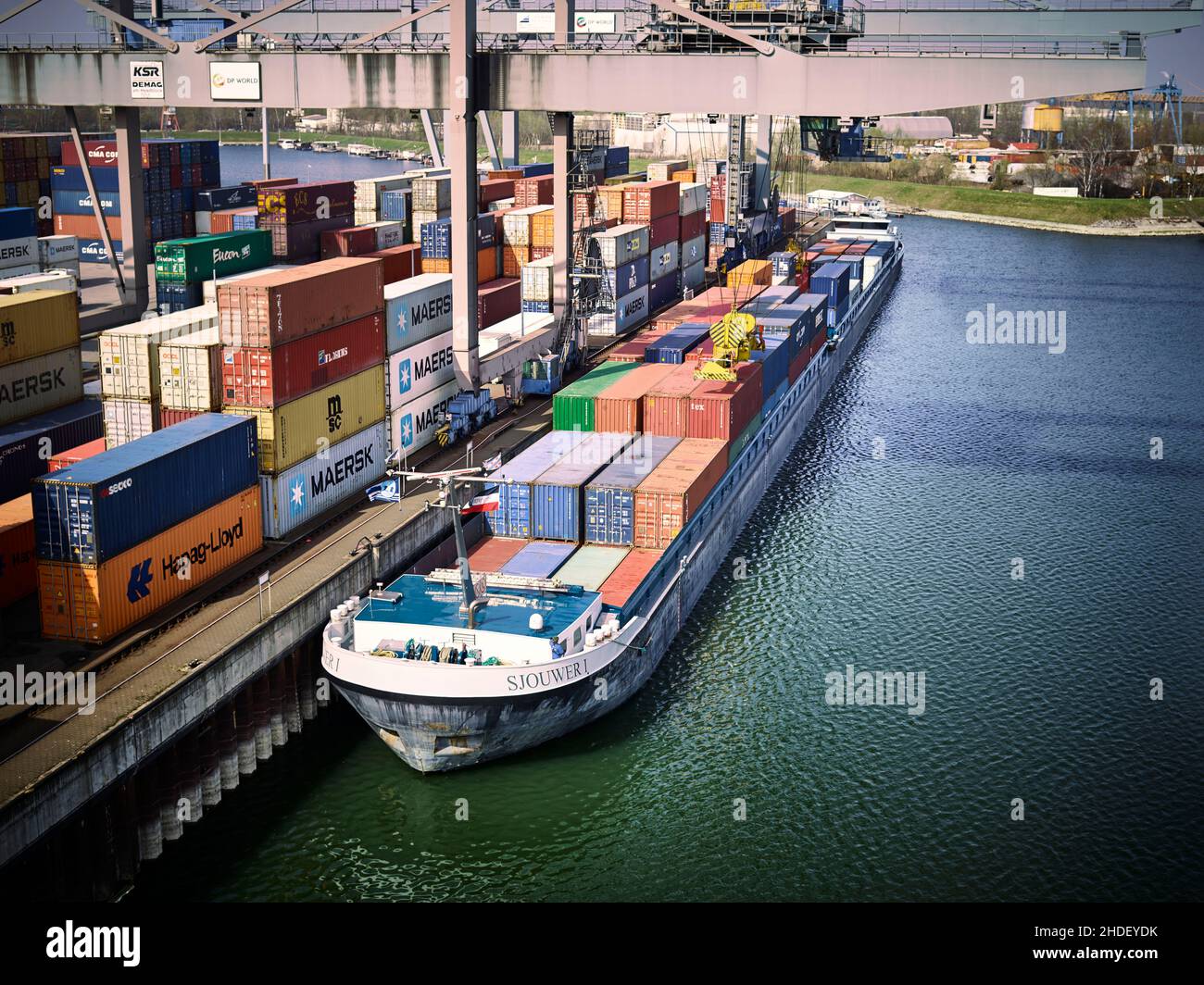 Automated container ports hi-res stock photography and images - Alamy