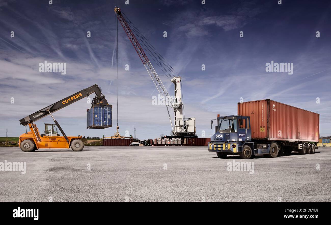 Dp world logistics hi-res stock photography and images - Alamy