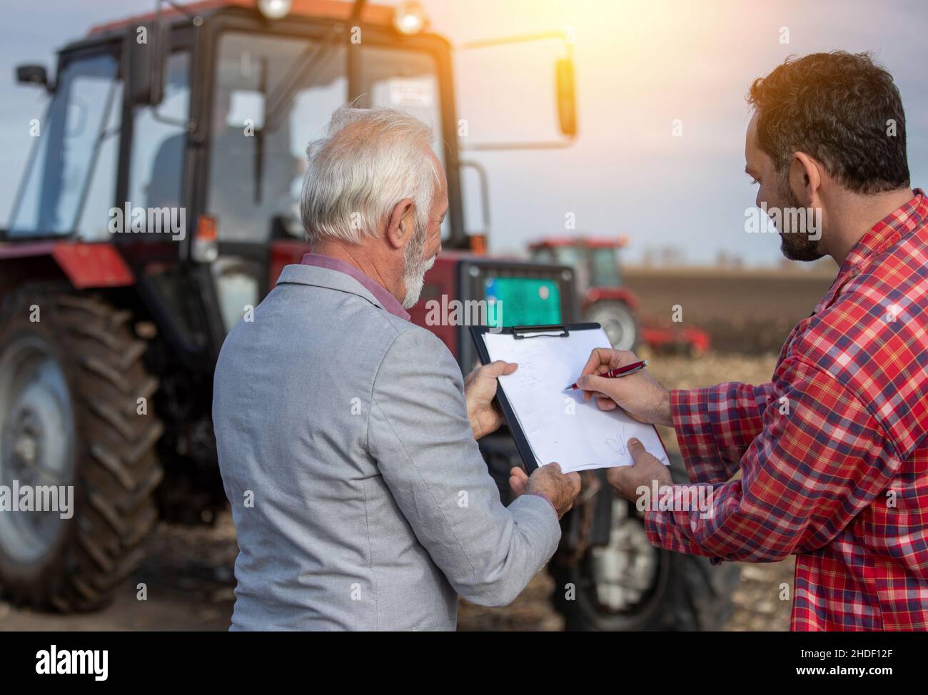 Signing contract farm hi-res stock photography and images - Alamy