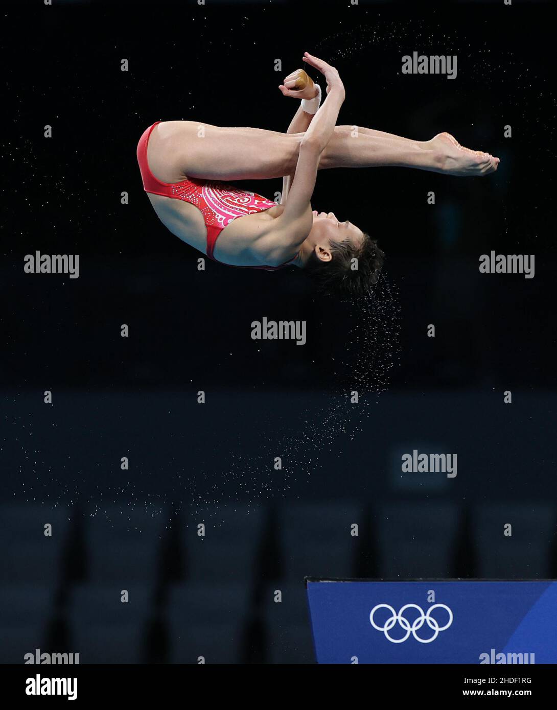 (220106) -- BEIJING, Jan. 6, 2022 (Xinhua) -- Quan Hongchan of China ...