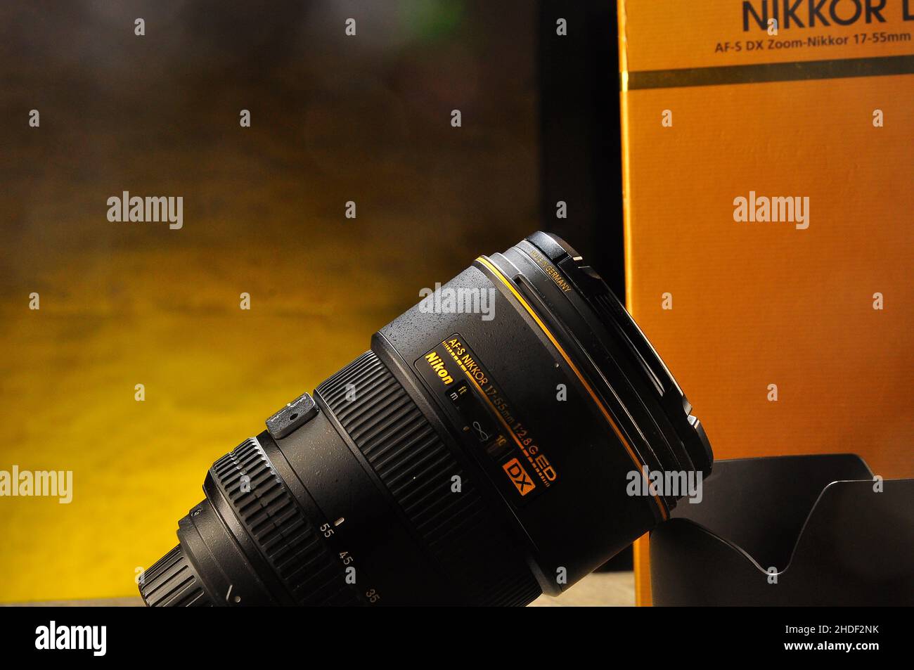Zoom Nikon 17-55mm on studio shot, yellow background Stock Photo - Alamy