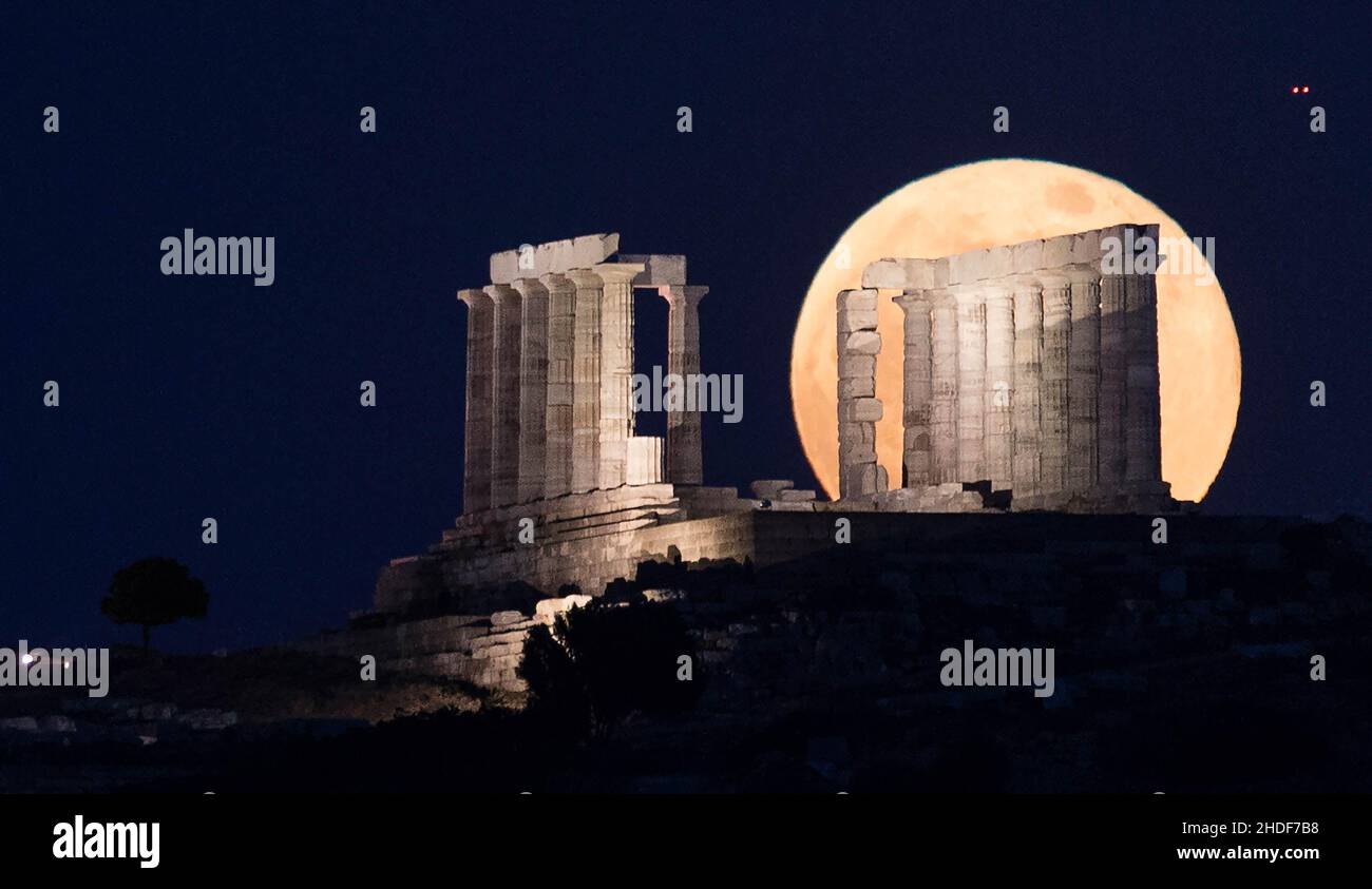 Full moon over temple hi-res stock photography and images - Alamy