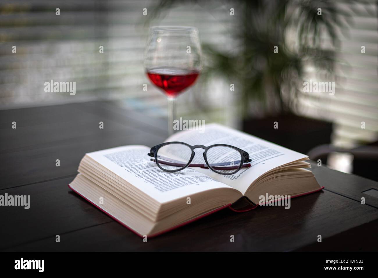 Red wine and glasses book hi-res stock photography and images - Alamy